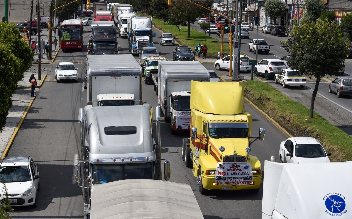 PVEM propone prohibir circular a vehículos de doble remolque- Grupo Milenio
