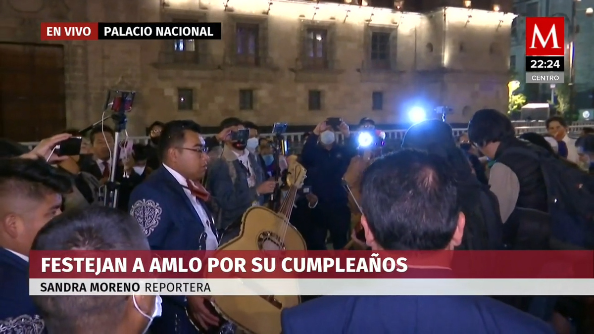 Llevan serenata a Palacio Nacional para celebrar cumpleaños de AMLO- Grupo Milenio