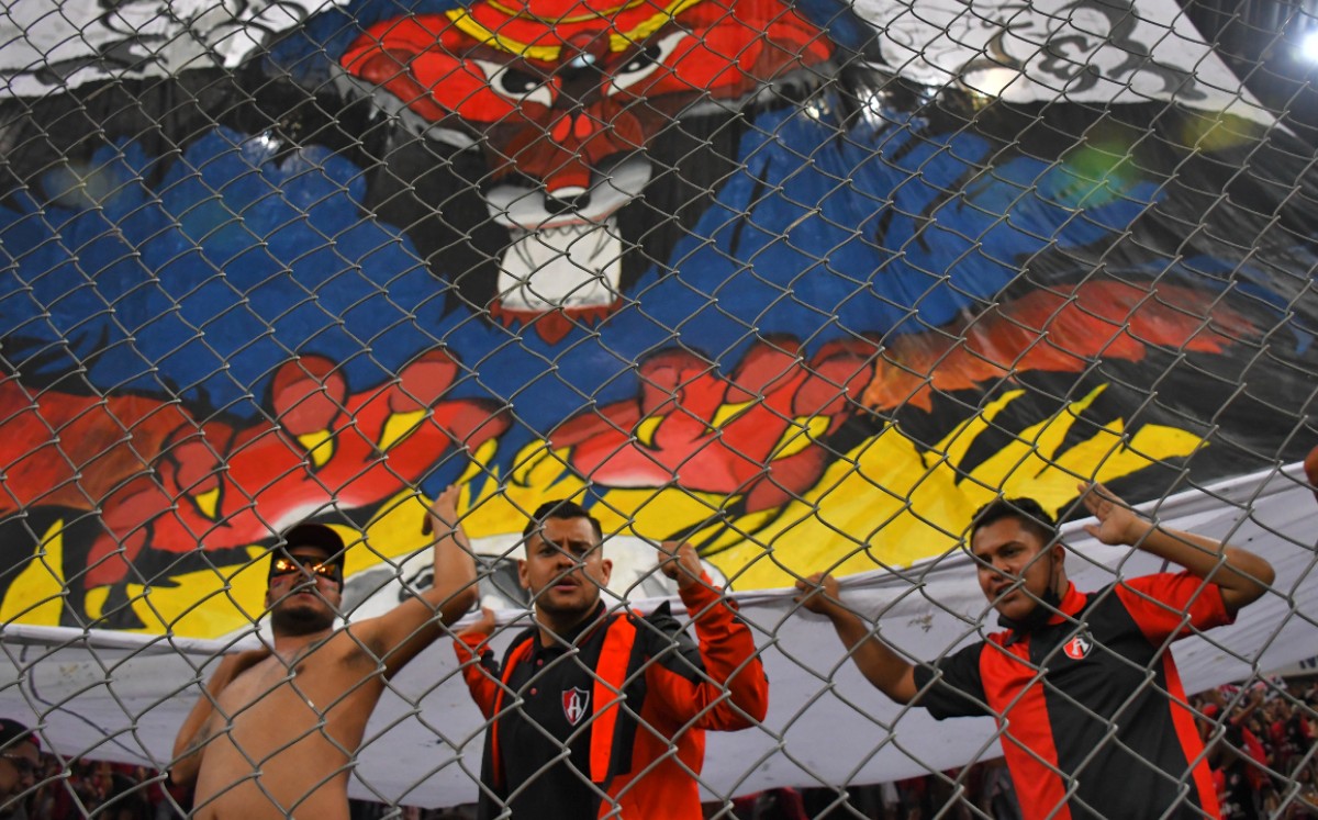 El espectacular tifo de zorro de la afición en la final Atlas vs León ...