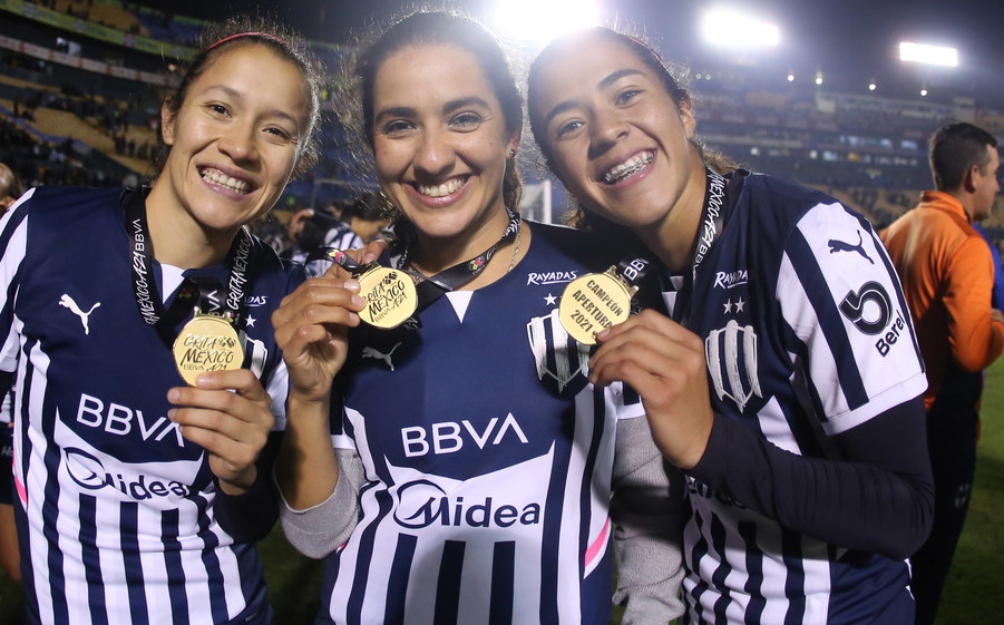 Eva Espejo, primera entrenadora en ganar título de la Liga MX Femenil ...