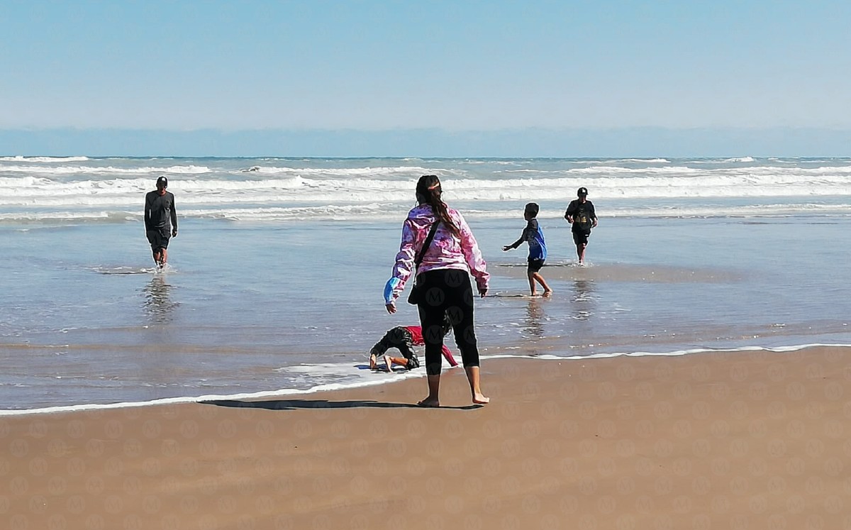 Pese a bandera negra en Playa Miramar, visitantes ingresan al mar ...