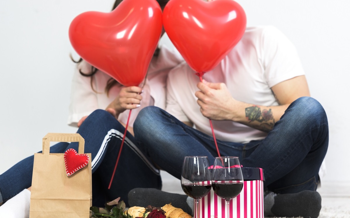 Día del Amor y la Amistad. Un 40 de los hogares celebrará en casa ...