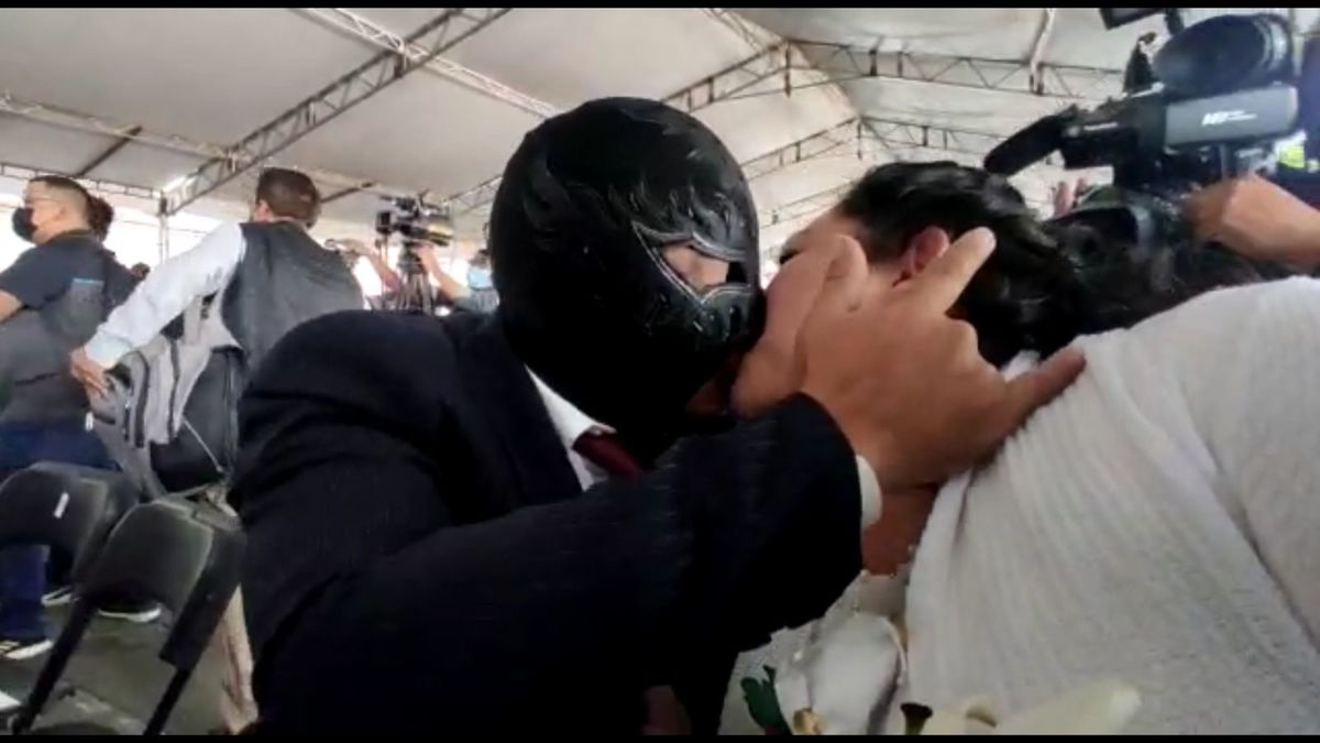 Flama Roja Jr. y Dolores se casan en Edomex en boda colectiva- Grupo ...
