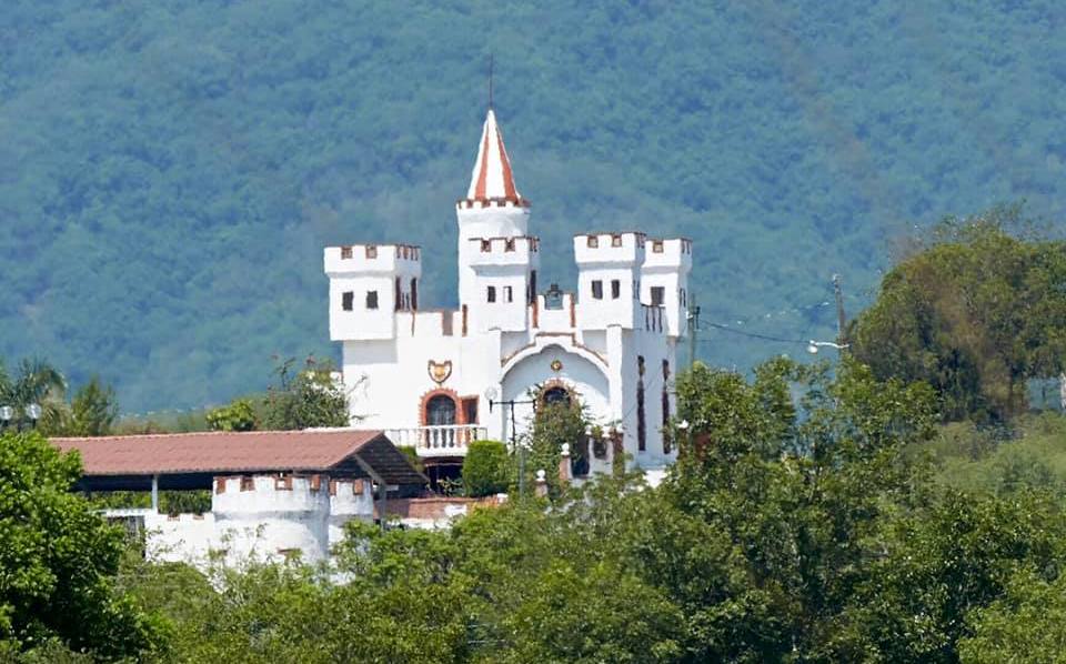 El castillo de Disney en Tamaulipas; conoce Casa Blanca en Mainero ...