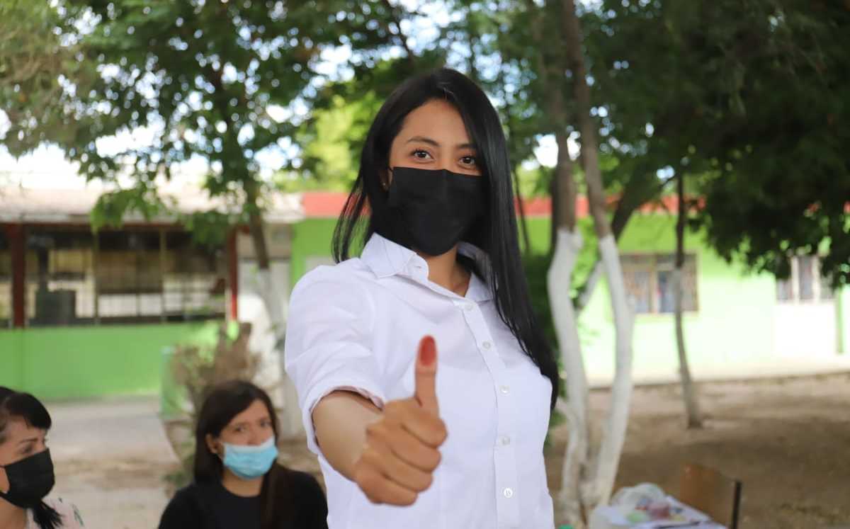 Gómez Palacio. Candidata Betzabé Martínez vota revocación de mandato ...