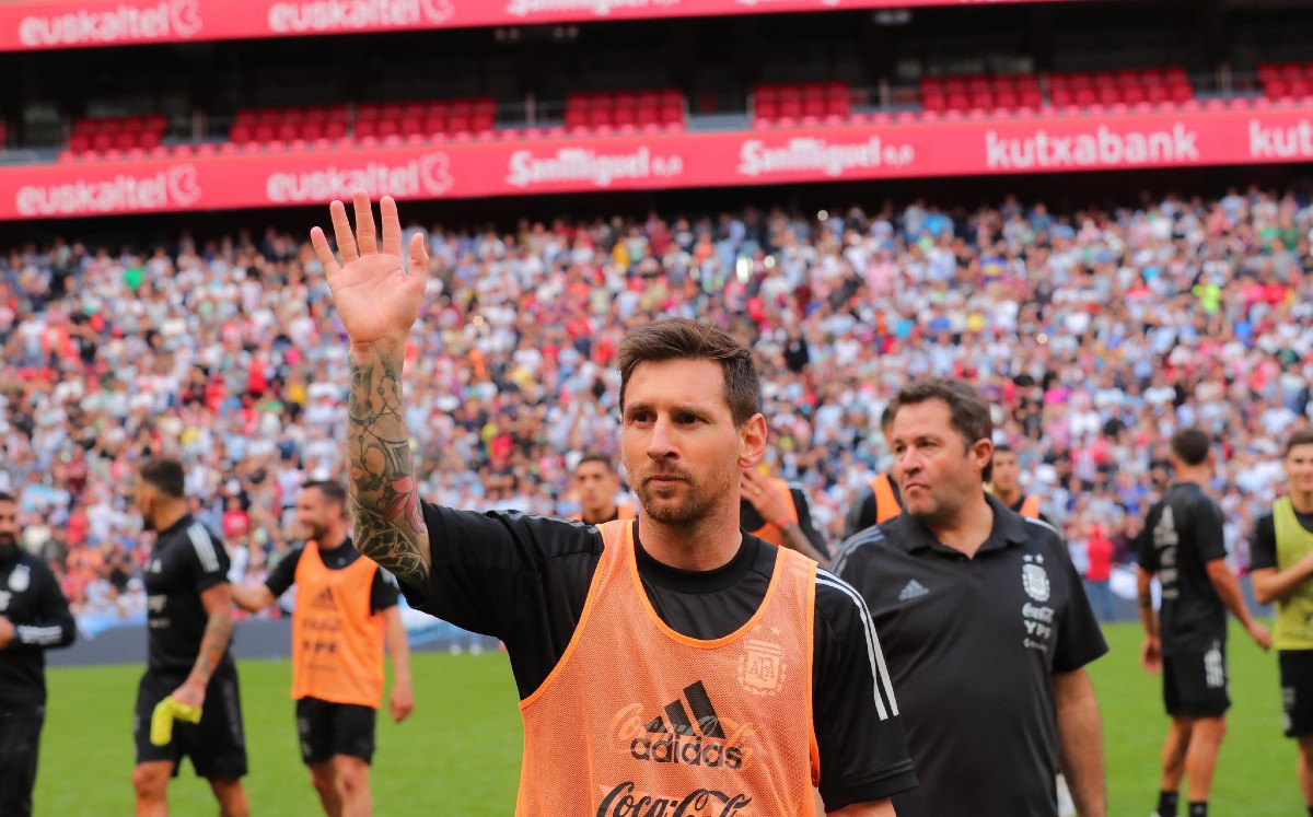 Cerca de 15 mil fans acuden a entrenamiento de Messi y Argentina- Grupo ...