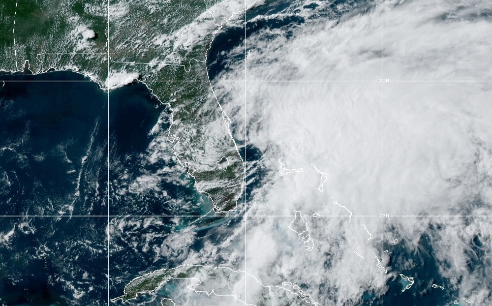 Potencial tormenta tropical sale al Atlántico tras anegar Florida ...