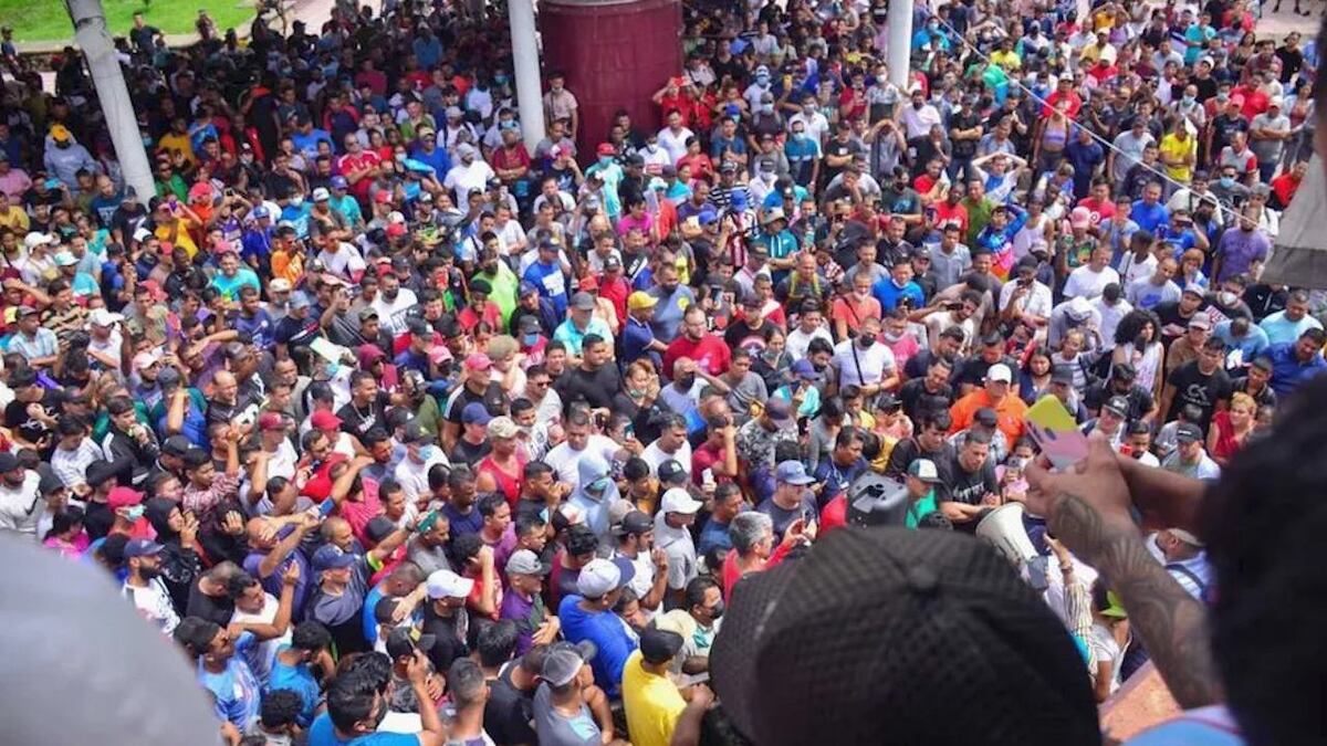 Caravana migrante sale de Tapachula- Grupo Milenio