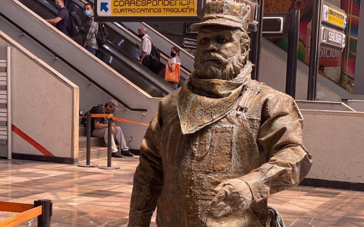 Estatua humana 'Don-Ferro' recorrerá 20 estaciones del Metro de CdMx ...