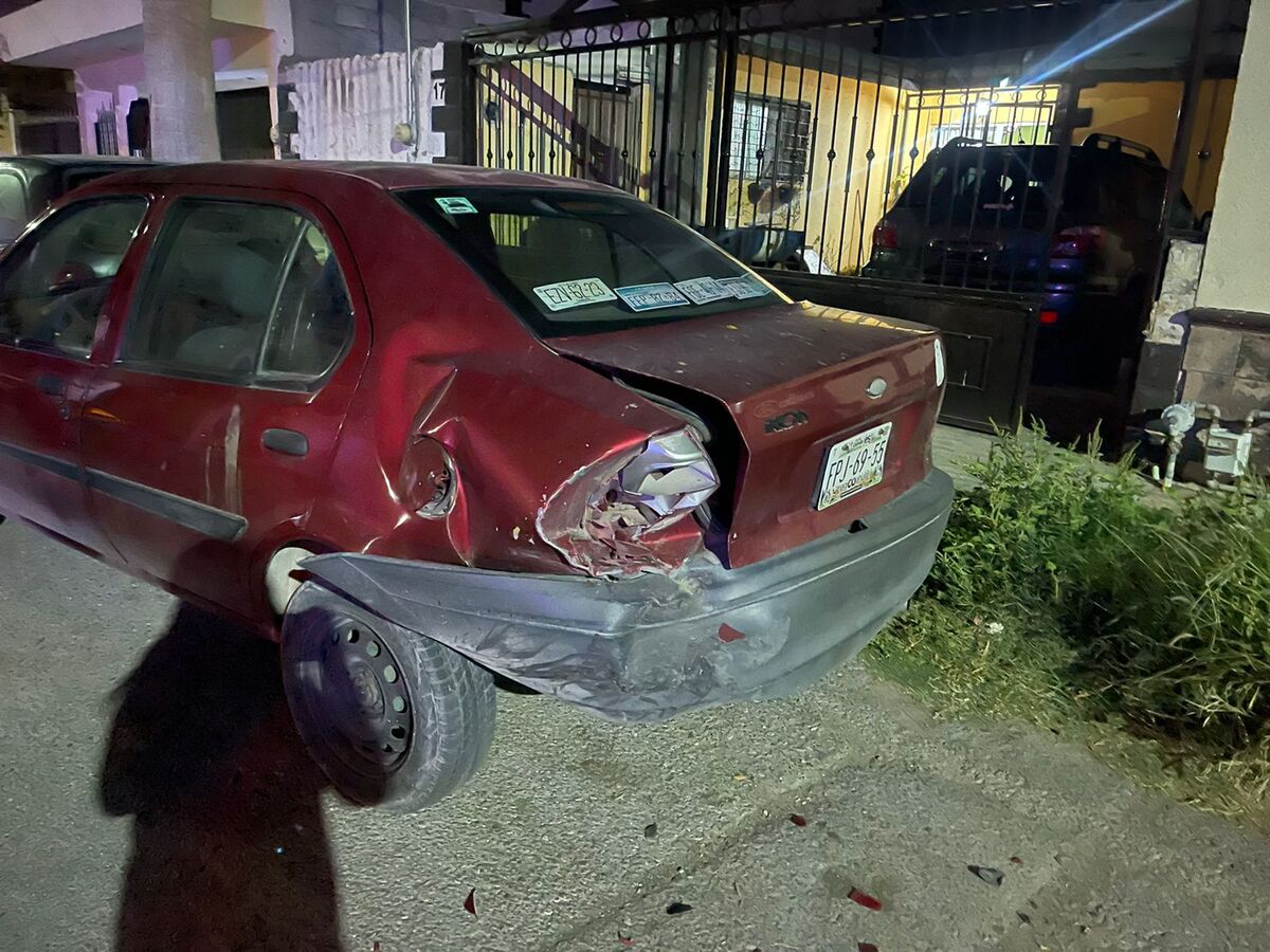 En Torreón Choca Contra Auto Estacionado Y Huye Grupo Milenio