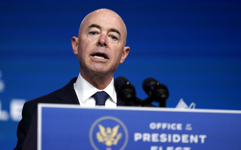 Estoy desconsolado: Mayorkas tras muerte de migrantes en Texas- Grupo ...