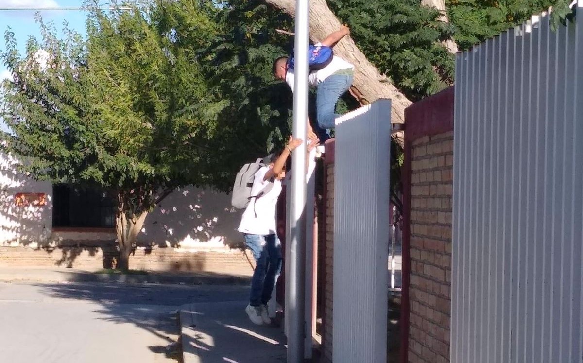 En La Laguna, captan a estudiantes escapando de escuela- Grupo Milenio