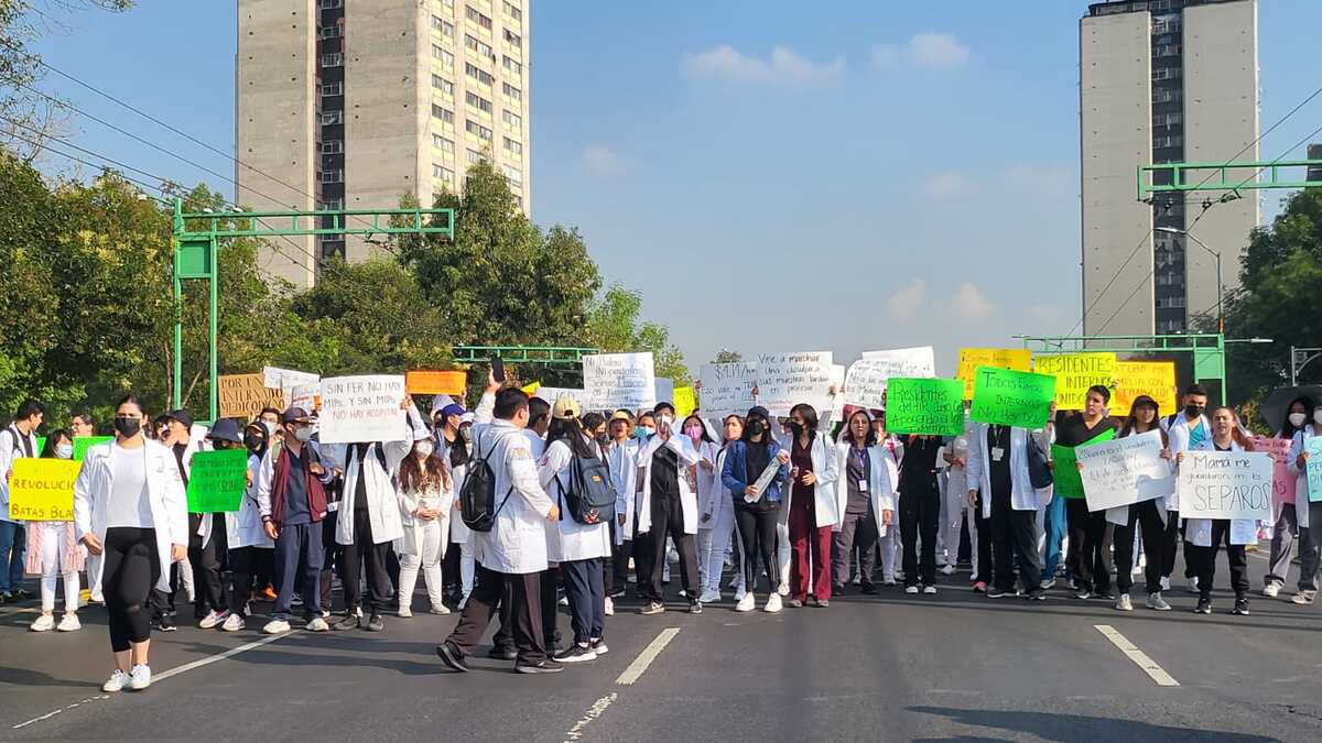 Médicos internos protestan en el ISSSTE por detención de compañero ...
