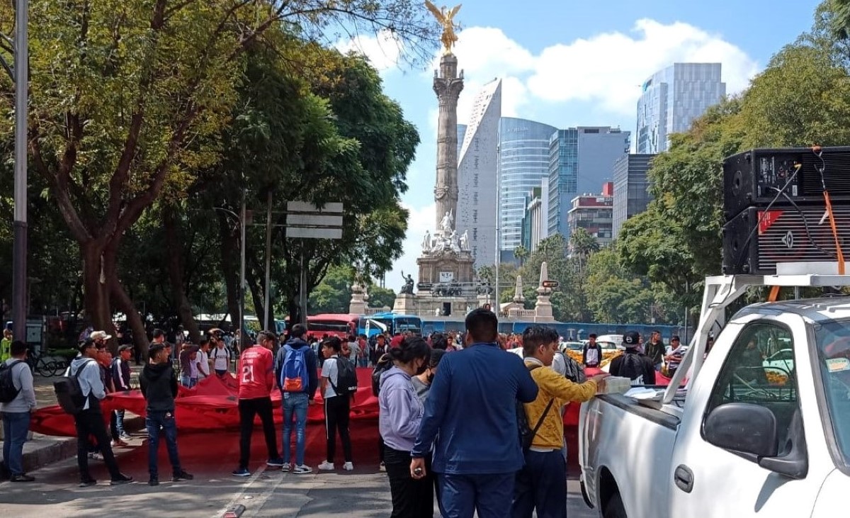 Estudiantes de FECSM marchan hacia Zócalo de CdMx- Grupo Milenio