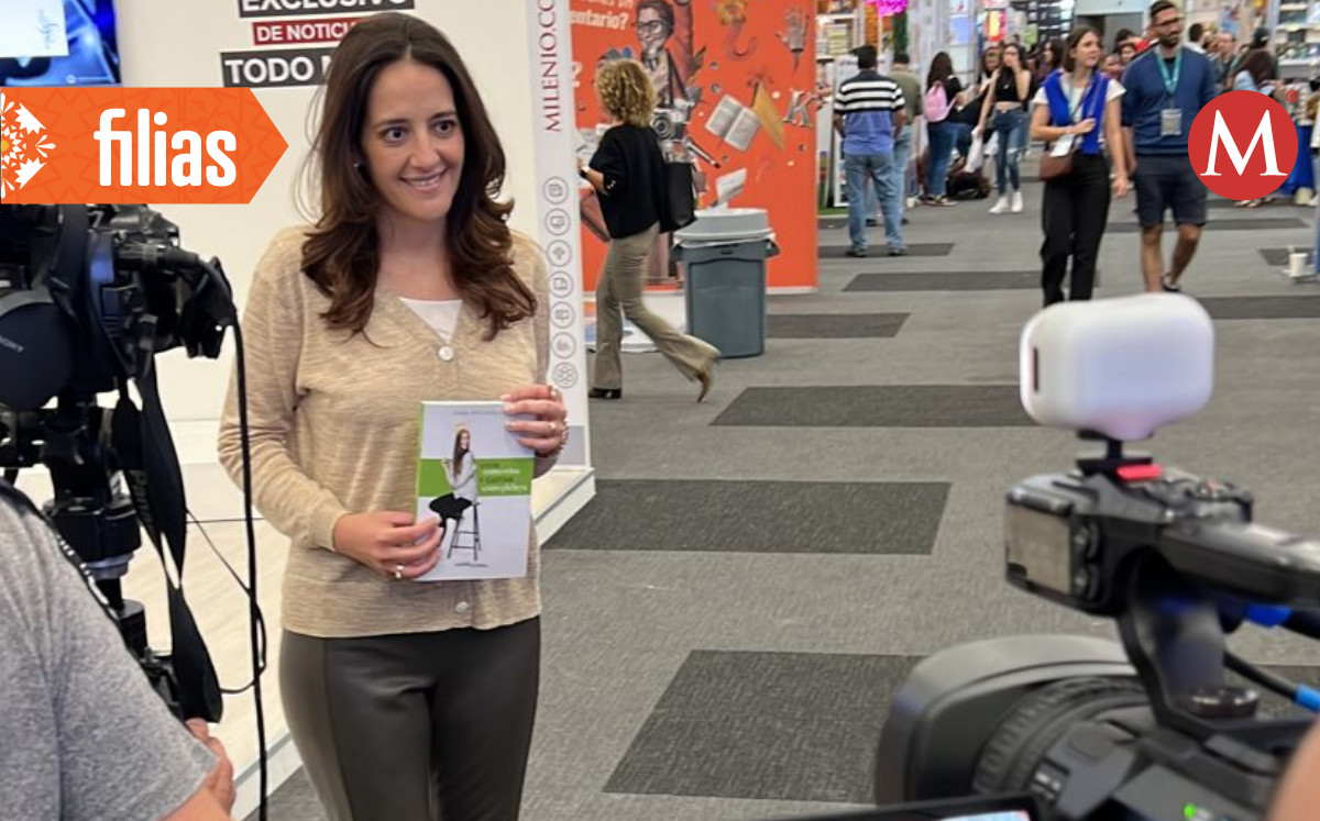 FIL 2022. Presenta Regina Reyes Vivir Como Reina y gastar como Plebeya ...