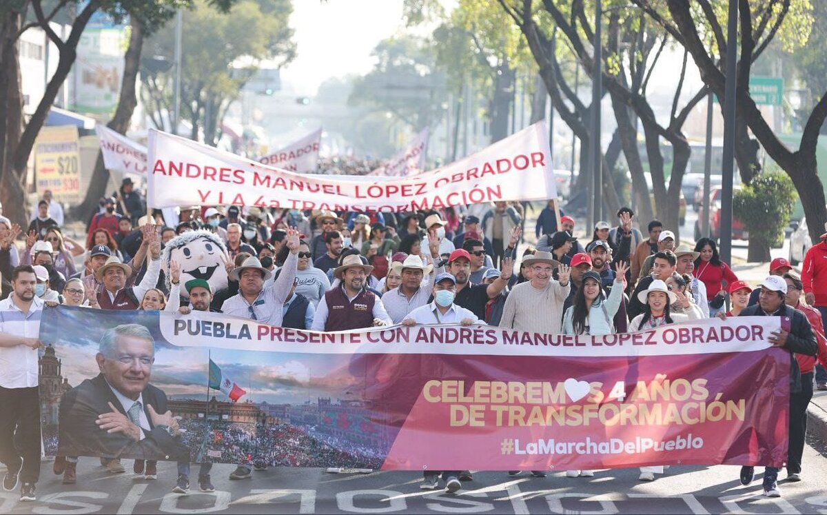 Acuden más de 10 mil poblanos a la marcha por AMLO: Barbosa- Grupo Milenio