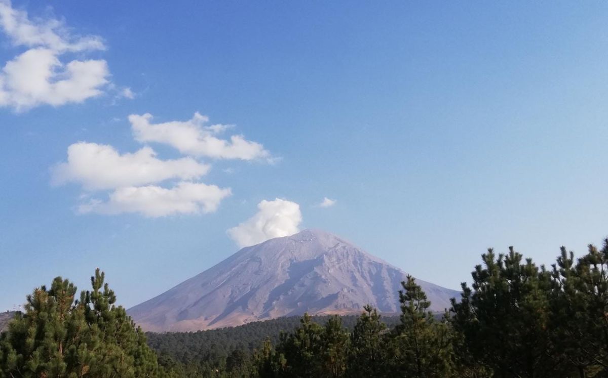 Volcán Popocatépetl emite dos explosiones en las últimas 24 horas ...