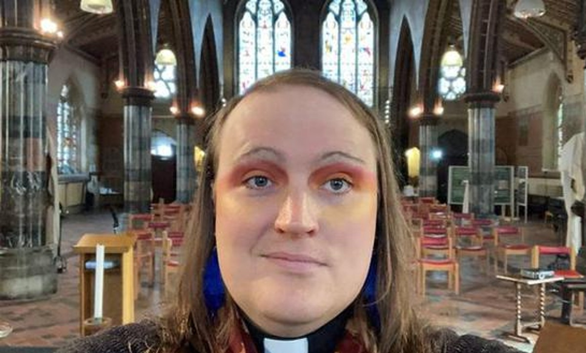 Bingo Allison se convierte en primer sacerdote no binario de Iglesia ...
