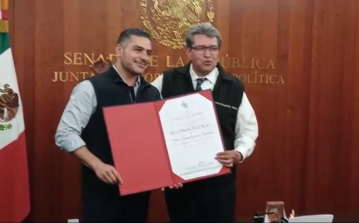 Monreal entrega reconocimiento a Harfuch por recuperar espacios- Grupo ...