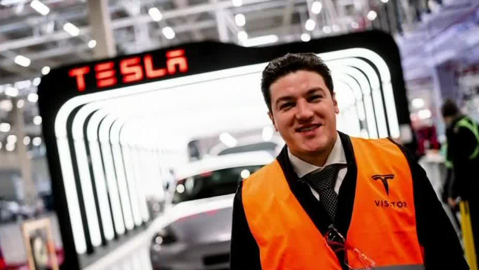 Samuel García visitó la planta Gigafactory de Tesla en Berlín- Grupo ...