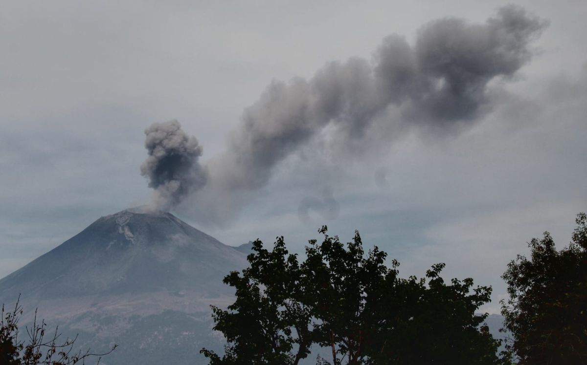Volcán Popocatepétl arroja material balístico HOY 20 de mayo 2023 ...