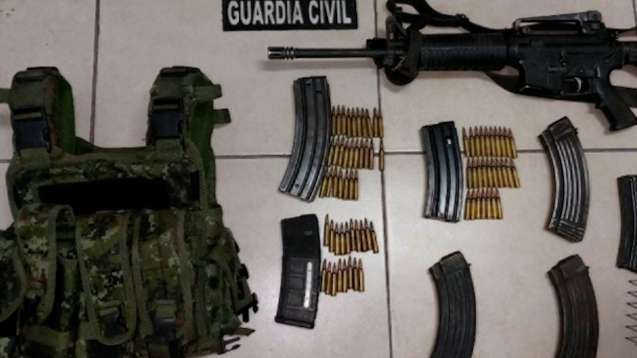 Elementos de la Guardia Nacional aseguran armamento en Apatzingán ...