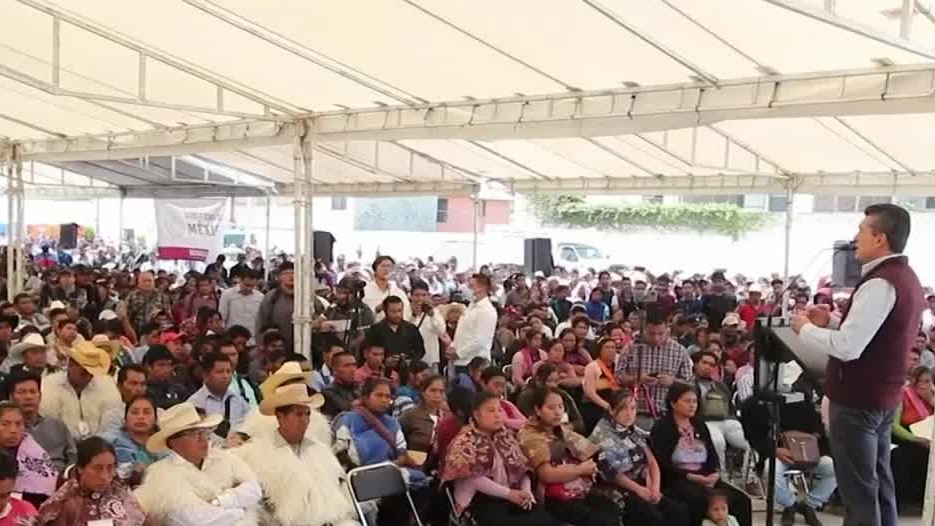 Gobernador de Chiapas entrega tarjetas de programa del bienestar ...