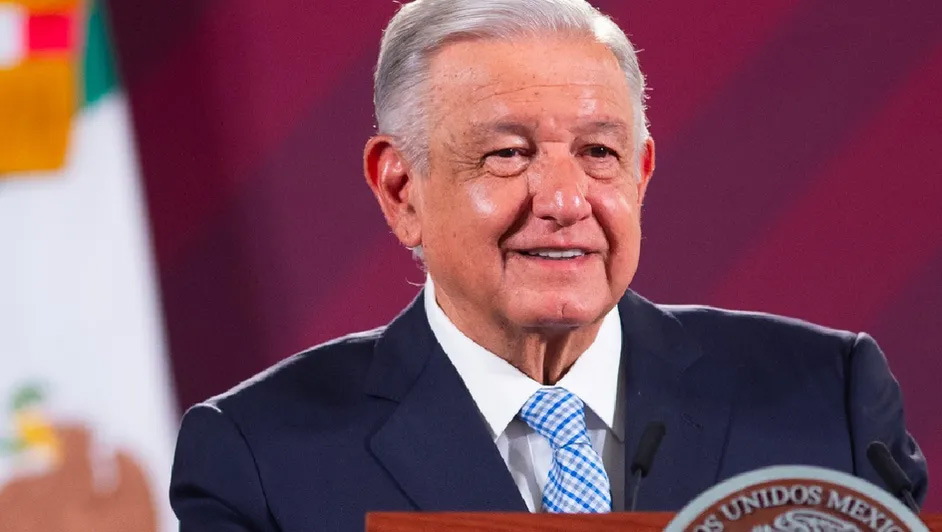 AMLO habla sobre uso de su imagen; "No está bien, pero tampoco está mal ...