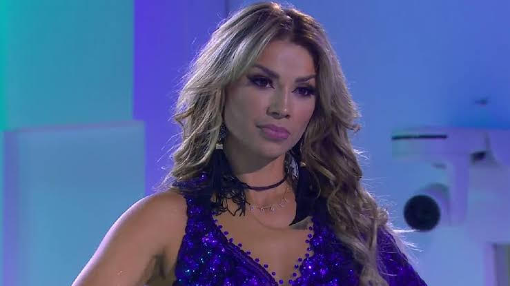 Policía calla a Ferka por lanzar porras nocturnas a Jorge Losa | VIDEO ...