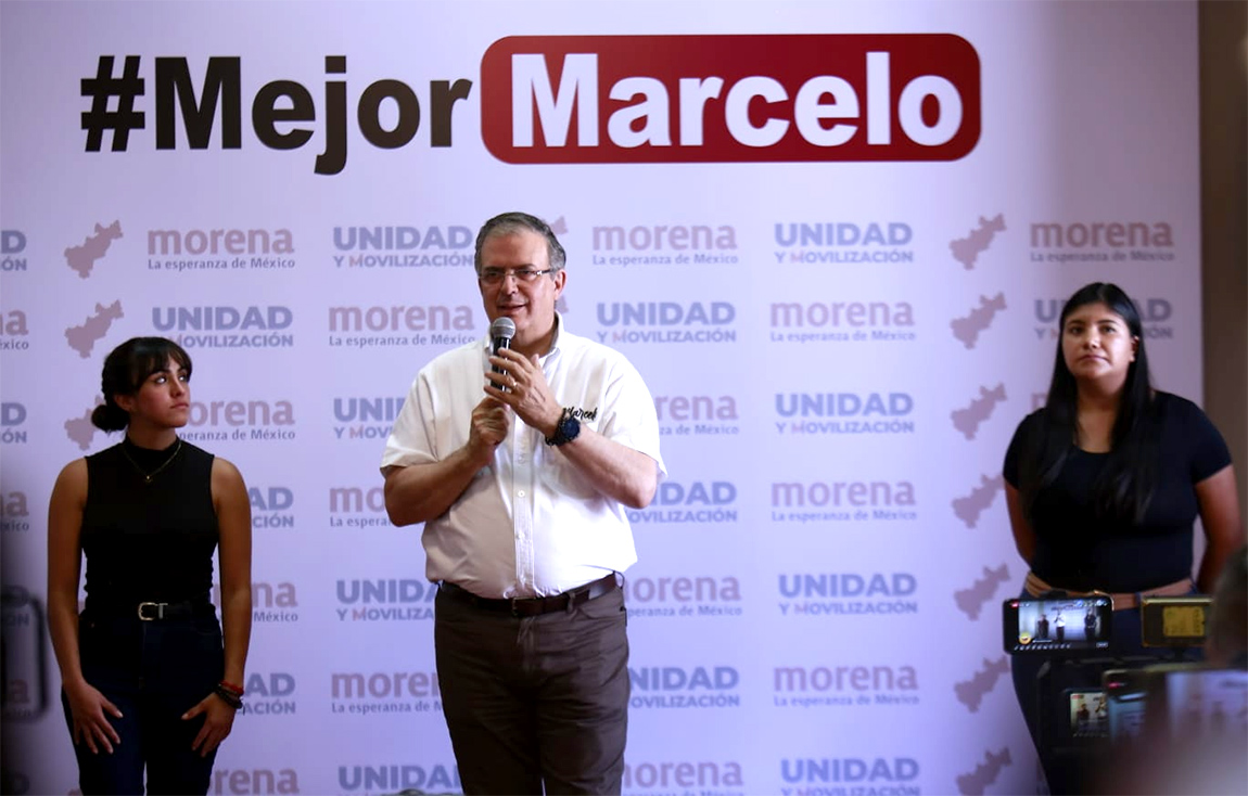 Marcelo Ebrard. Lo reciben con mariachi en Aeropuerto de Guadalajara ...