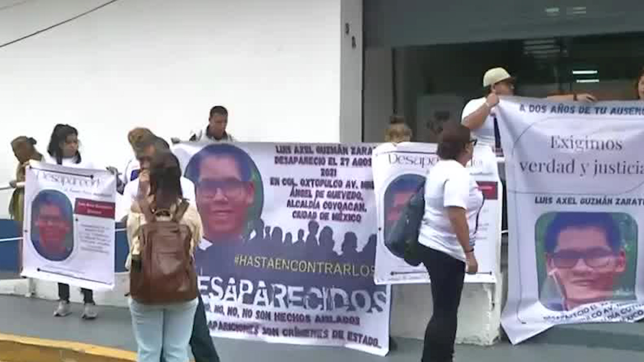 Protestan en la Fiscalía de la CdMx, familiares de Luis Axel Guzmán ...
