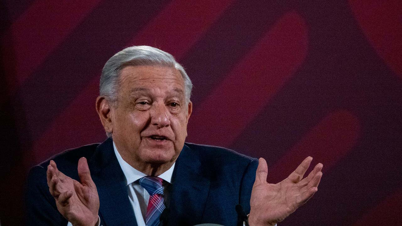 AMLO cuenta porque se arrodilló en ceremonia del 1 de diciembre de 2018 ...
