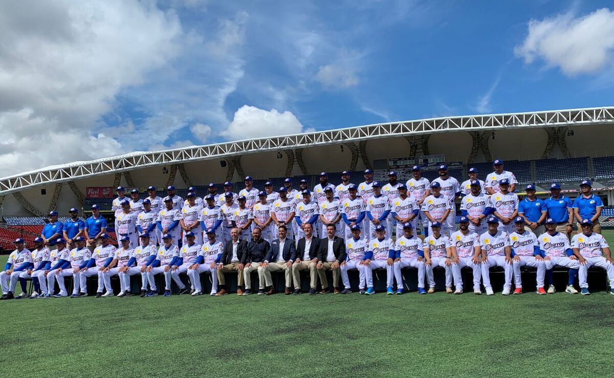 Charros de Jalisco: Presentan a Alan Trejo y se toman la fotografía ...
