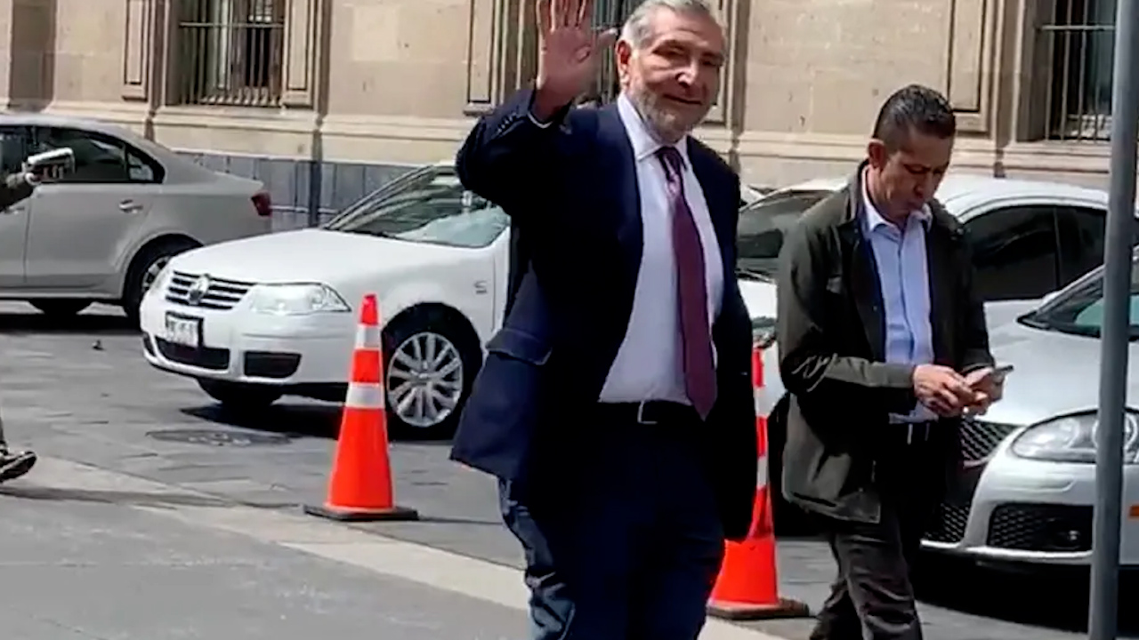 Reaparece Adán Augusto López para visitar a AMLO en Palacio Nacional ...