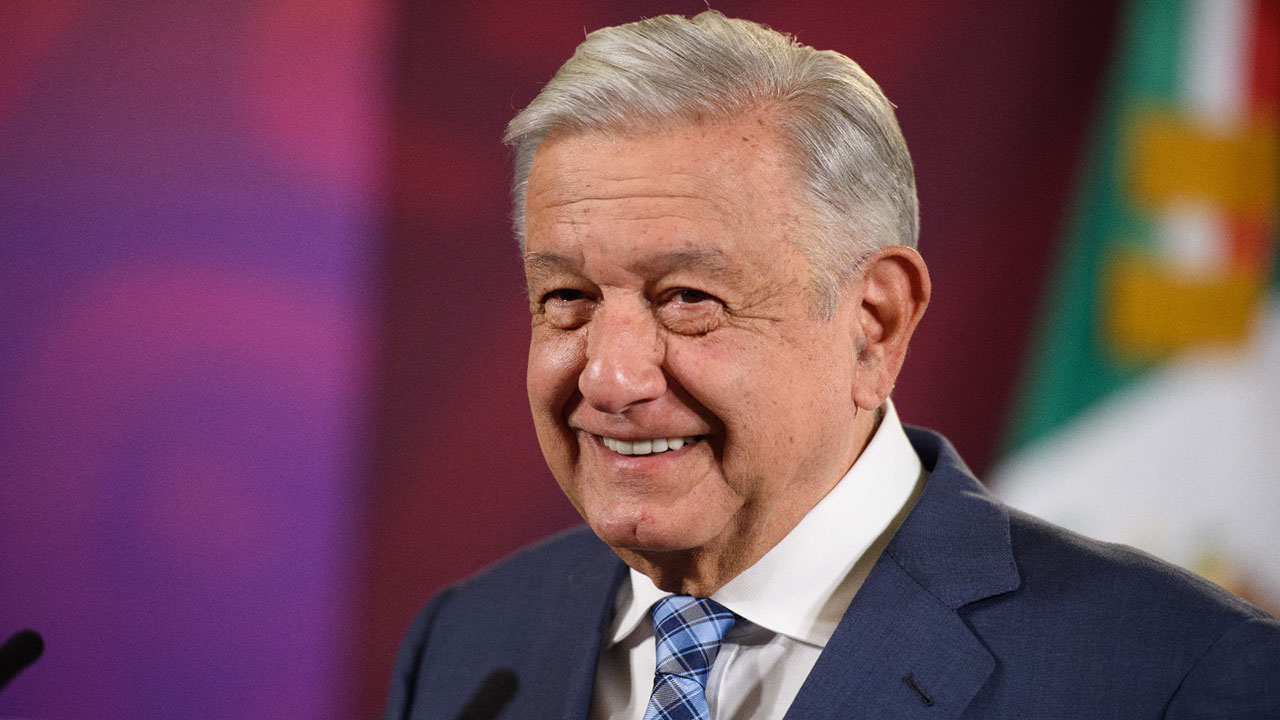 AMLO agradece serenata con mañanitas de sus simpatizantes en Palacio ...