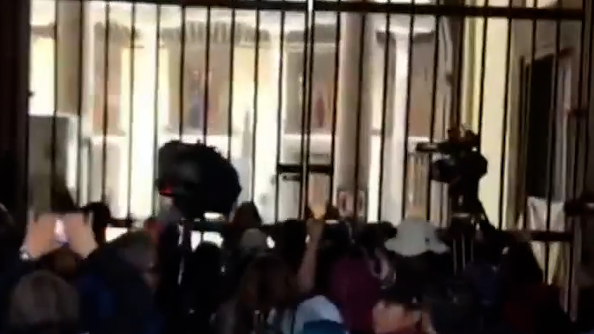 Maestros de la CNTE intentan irrumpir en la SEP- Grupo Milenio