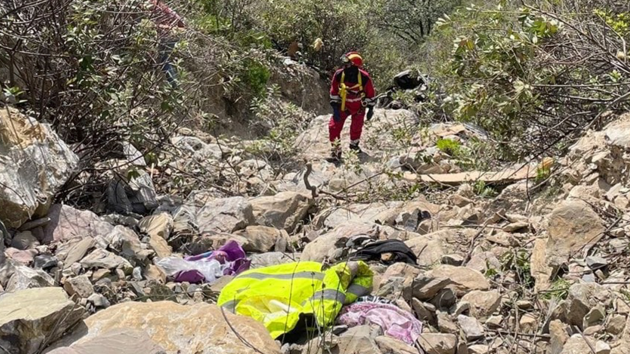Mueren cinco personas tras caer a un barranco en Querétaro - Grupo Milenio