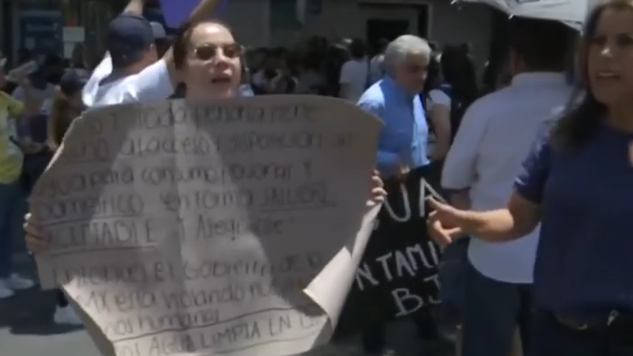 Vecinos de la alcaldía Benito Juárez protestan por agua contaminada ...