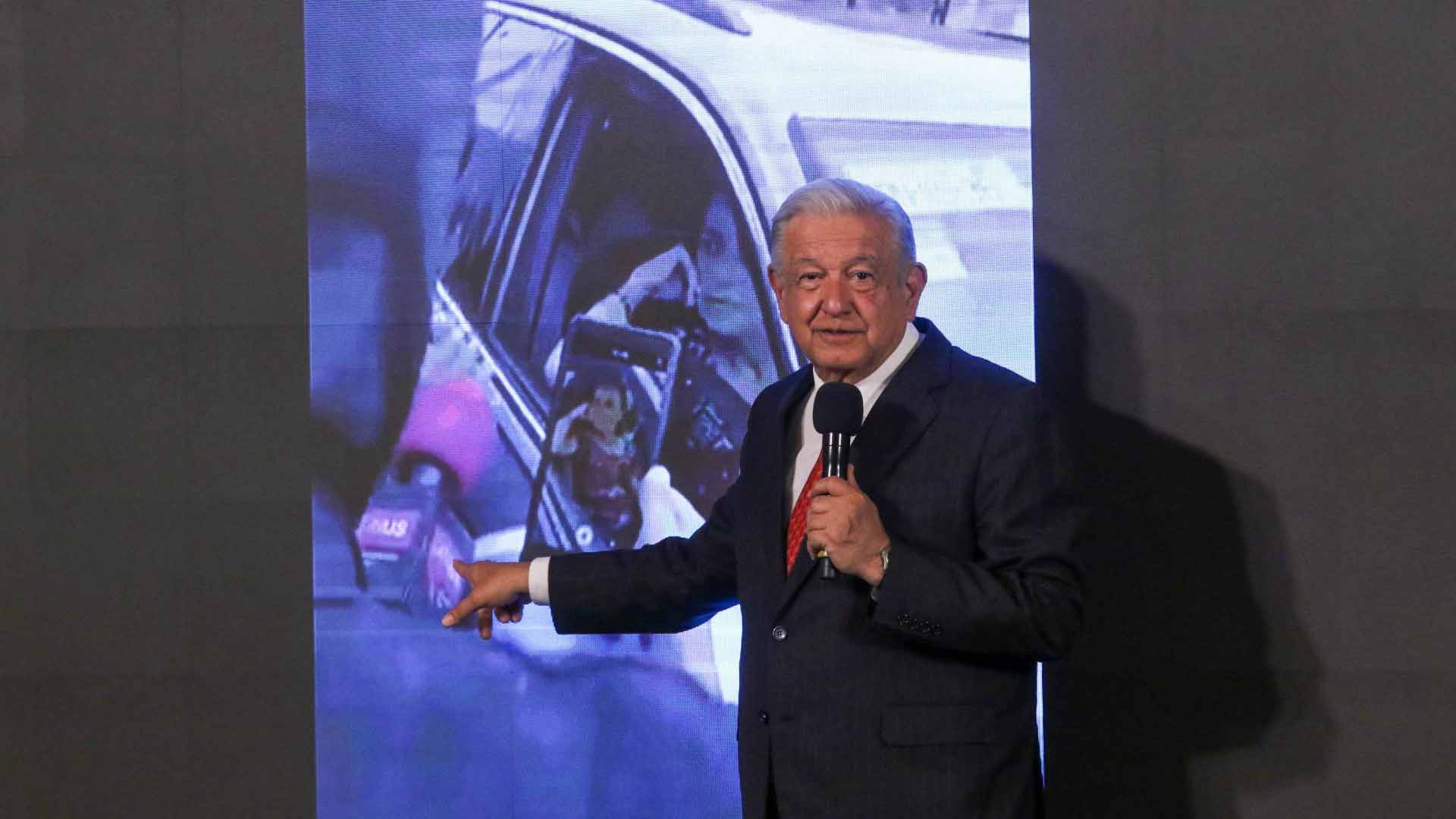 AMLO califica como montaje en retén de encapuchados que paró a ...