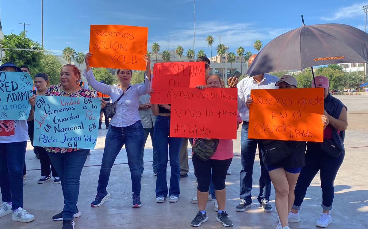 Familia Pablo Jared se manifiestan en Plaza Mayor Torreón- Grupo Milenio