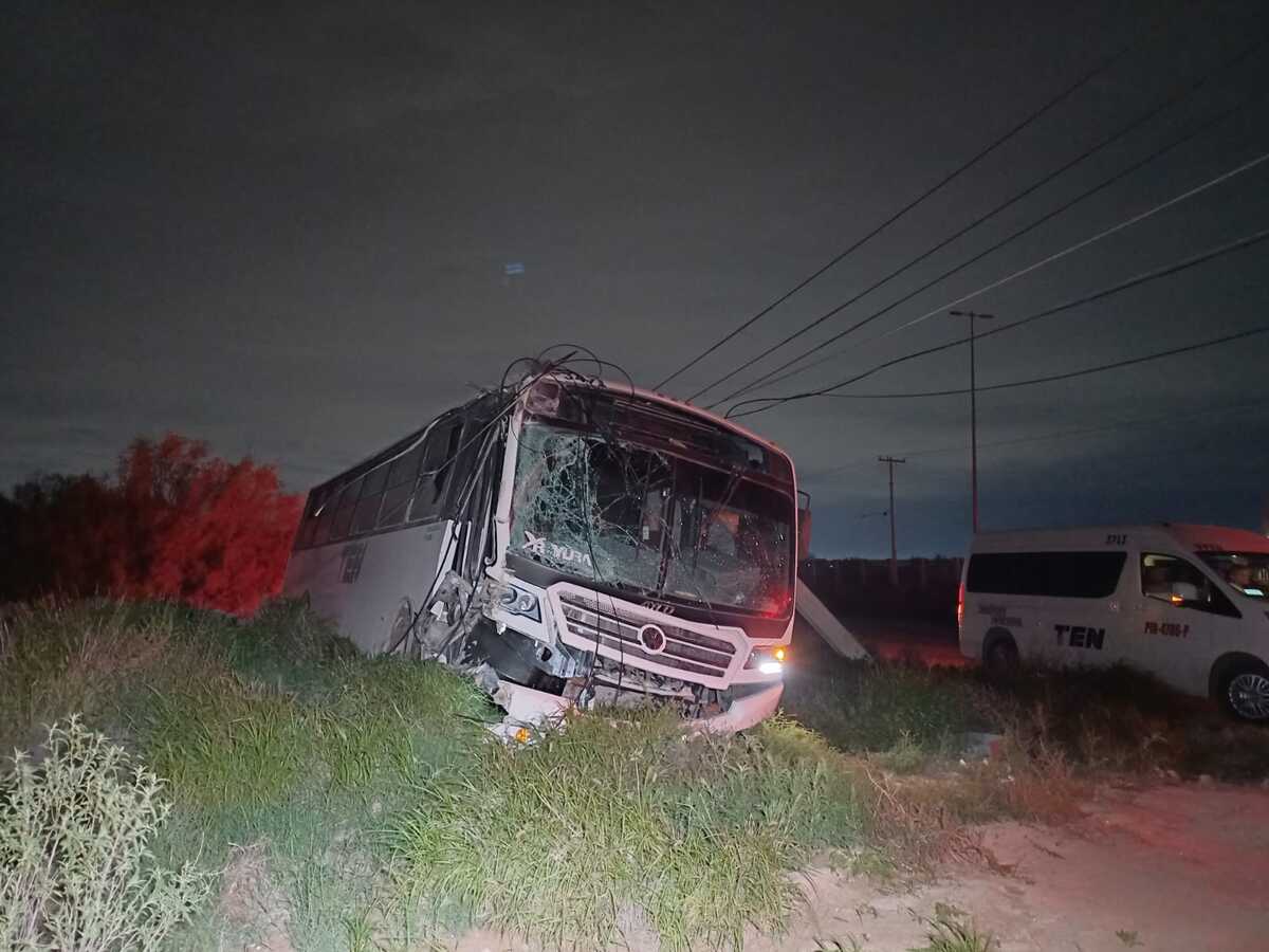 Torreón Camión Se Impacta Contra Poste Huye Y Choca Contra Otro
