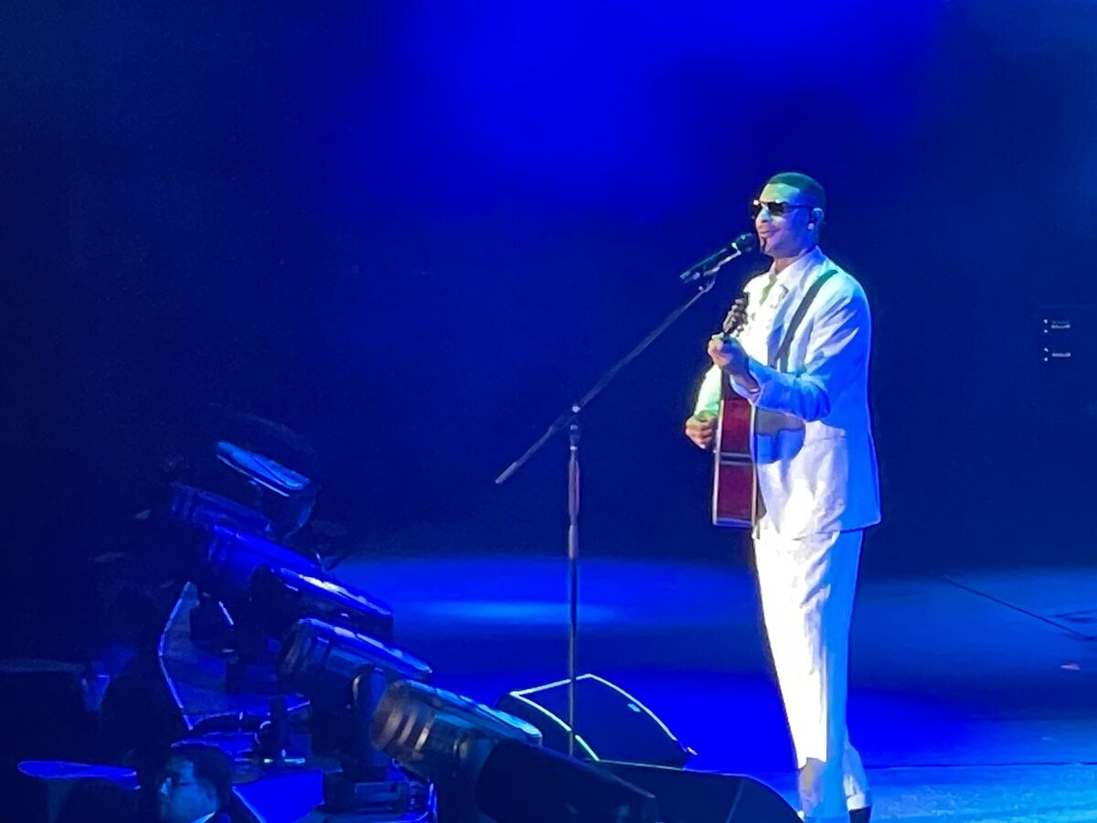 Manuel Medrano conquistó el Auditorio Nacional con música y romance ...