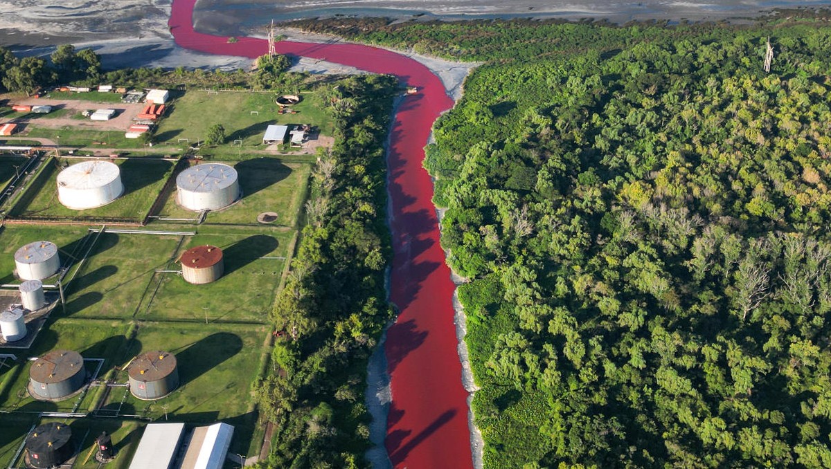 Argentina. Río Sarandí se tiñe de rojo y deja APOCALÍPTICAS imágenes ...