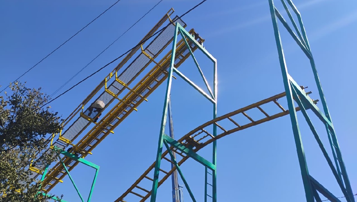 Inicia instalación de juegos mecánicos rumbo a la Feria de León 2026 ...