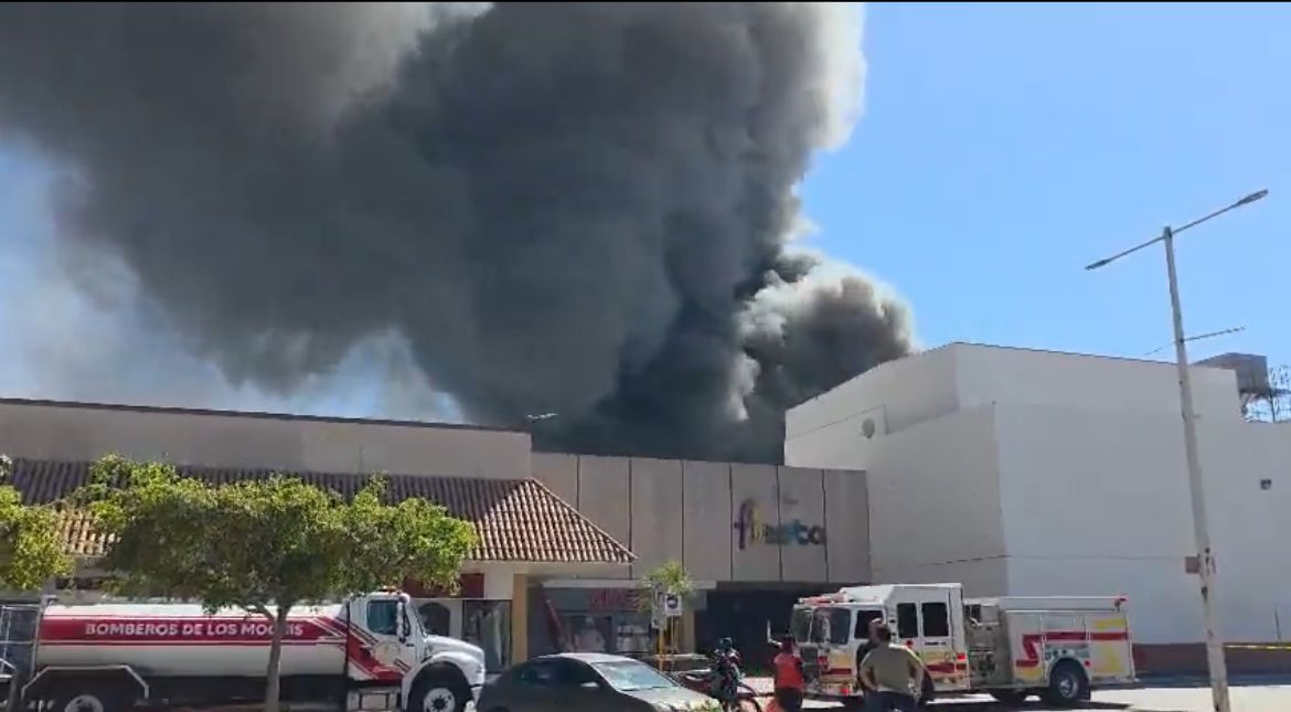Videos-incendio-plaza-comercial-Los-Mochis-HOY-7-mayo-2026- Grupo Milenio