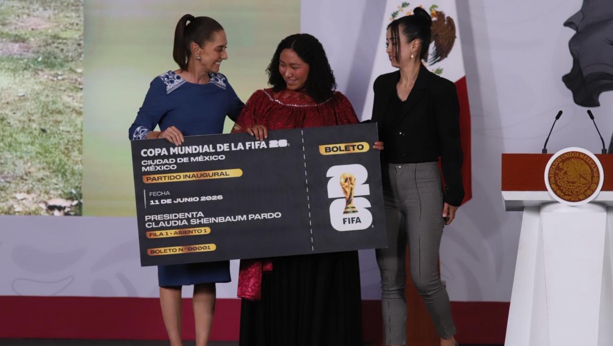 Sheinbaum dona su boleto inaugural Mundial 2026 a Yolett Cervantes ...
